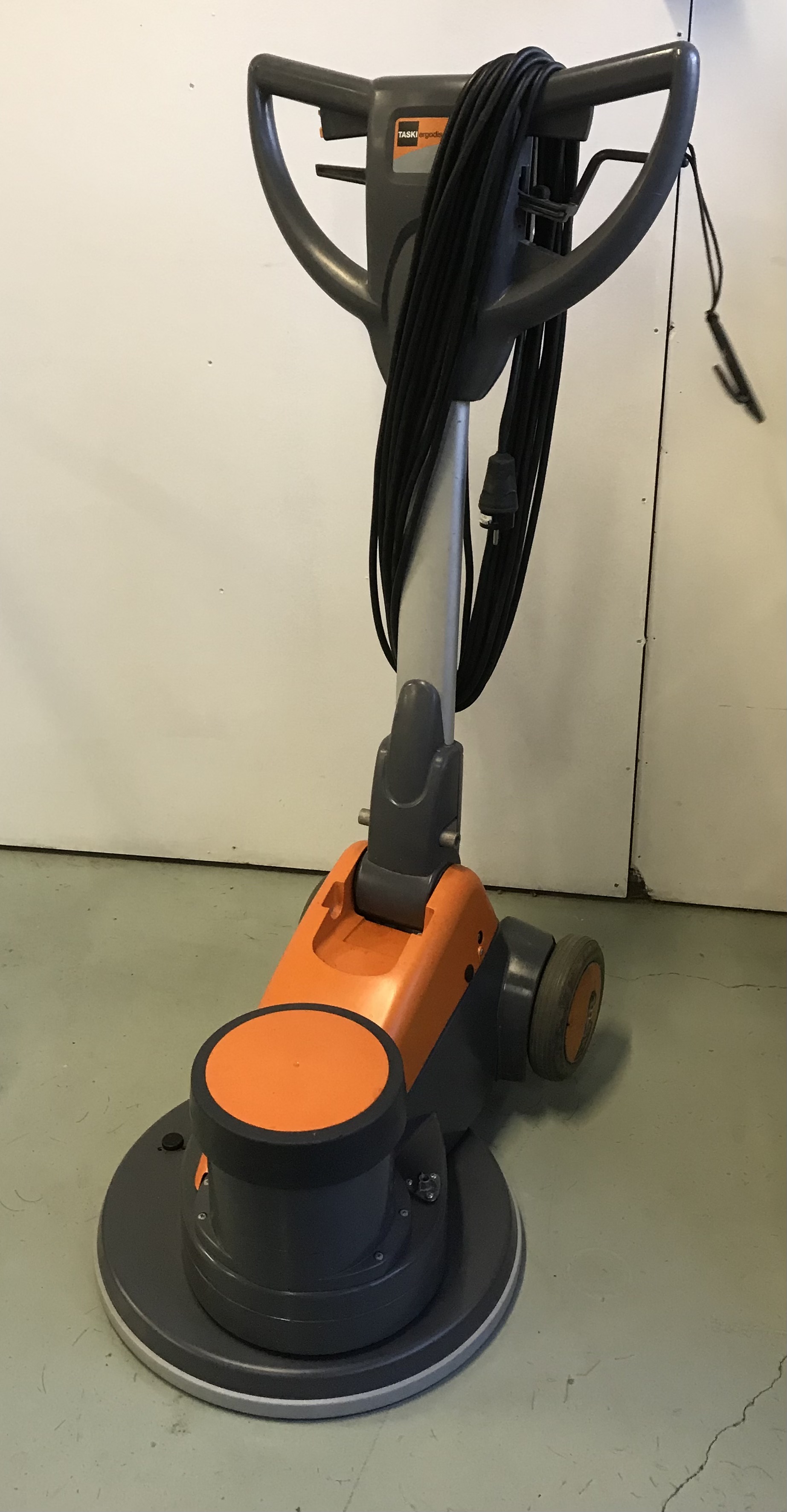 Lattianhoitokone - CleanAri Oy